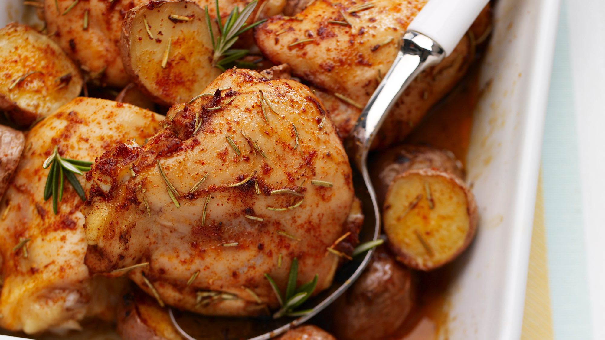 ROSEMARY BAKED CHICKEN WITH POTATOES | McCormickAsia.com